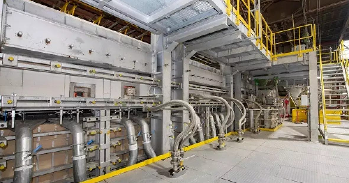 Isover inaugure le premier four verrier hybride aux Pays-Bas | Saint-Gobain
